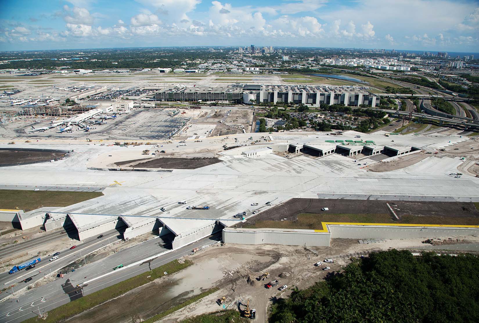 Fort Lauderdale Airport Runway - Concrete Construction Company | Baker ...